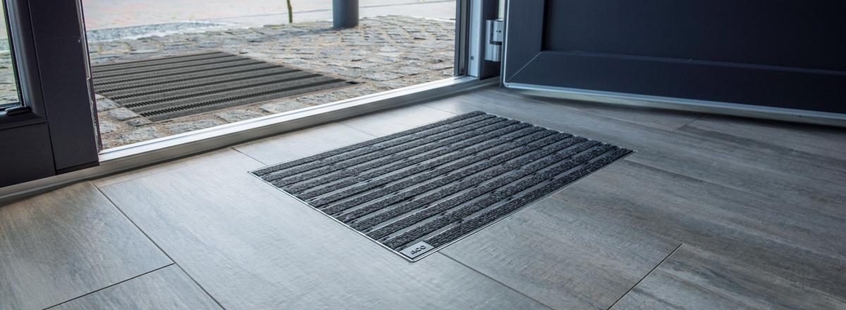 Vario 2.0 | Integrerede dørmåtter og dørriste - Plastmo